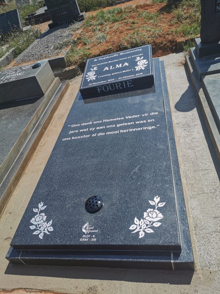 S30 – Full Tombstones – Volgrafstene, Kopstukke, Baba Grafstene, Dubble ...