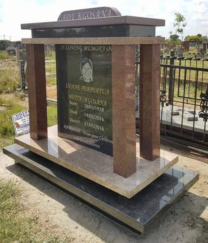 S 69 – Full Tombstones – Volgrafstene, Kopstukke, Baba Grafstene ...